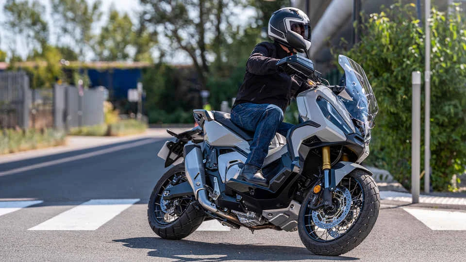 O modelu - X-ADV